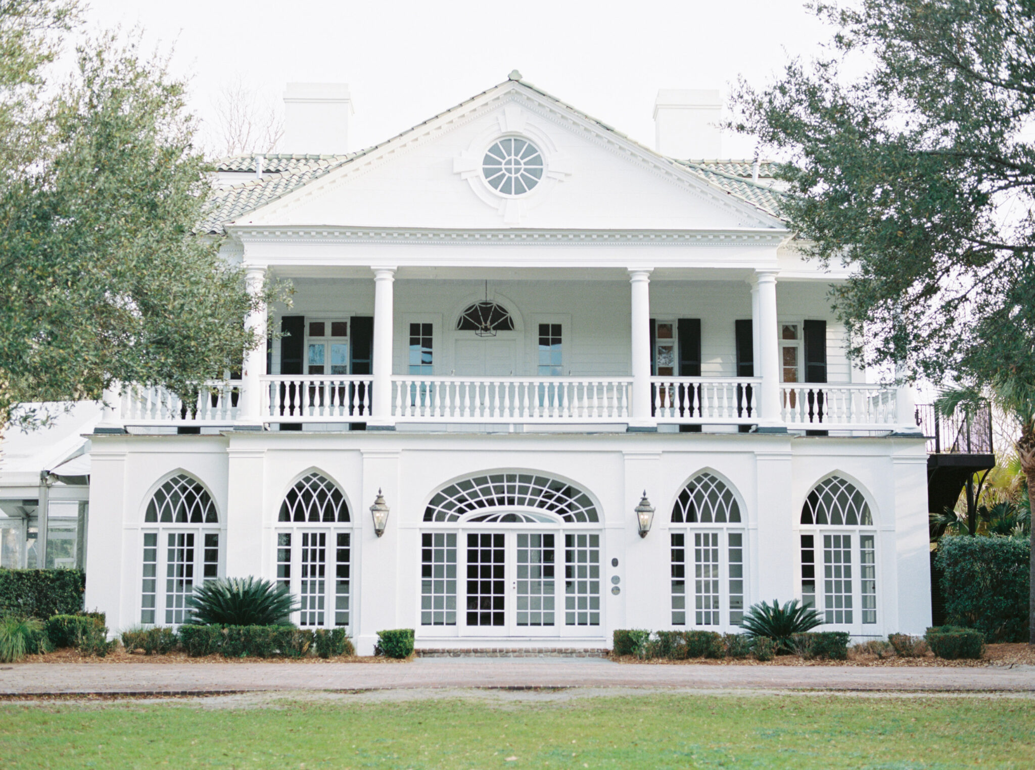 A Romantic And Vibrant Wedding | Lowndes Grove Charleston, SC ...